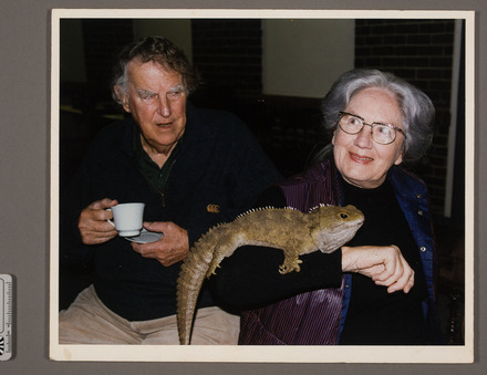 [Sir Edmund and Lady June Hillary with a tuatara] - Collections Online ...
