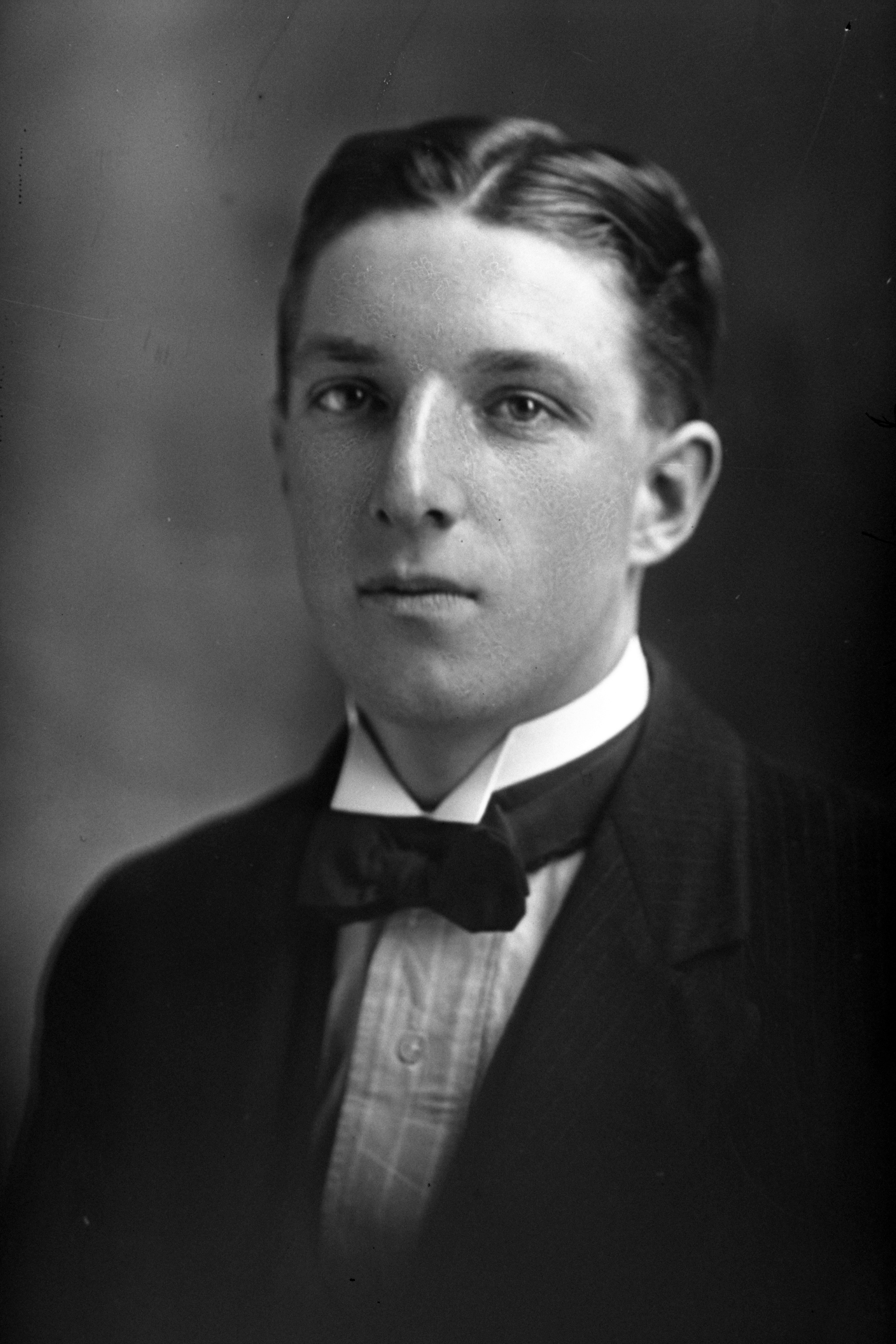 Trevor Roland Brett - Online Cenotaph - Auckland War Memorial Museum